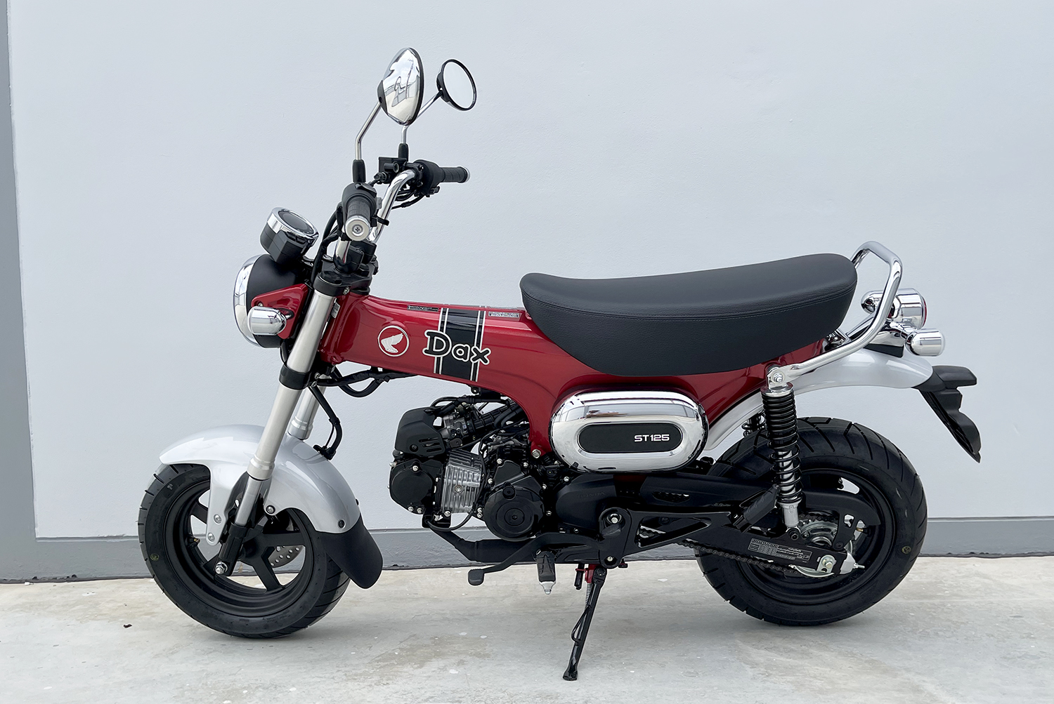 Honda Dax ST125 ABS 2023 màu đỏ chính hãng