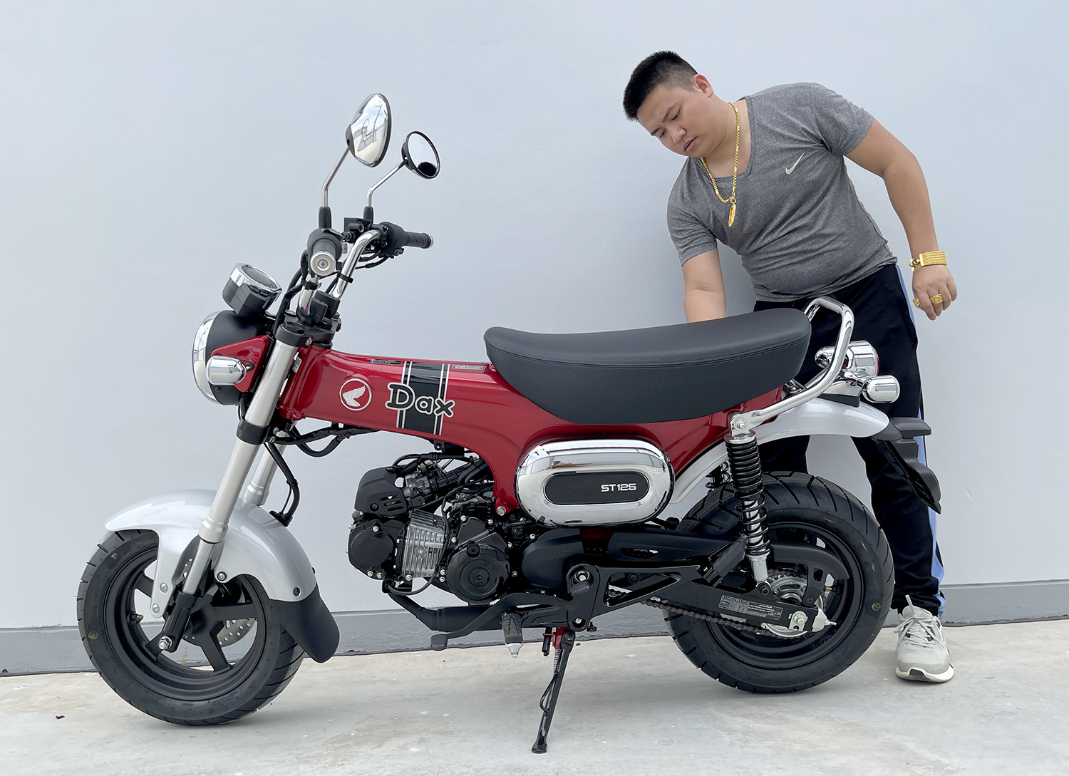 Honda Dax ST125 ABS 2023 màu đỏ chính hãng