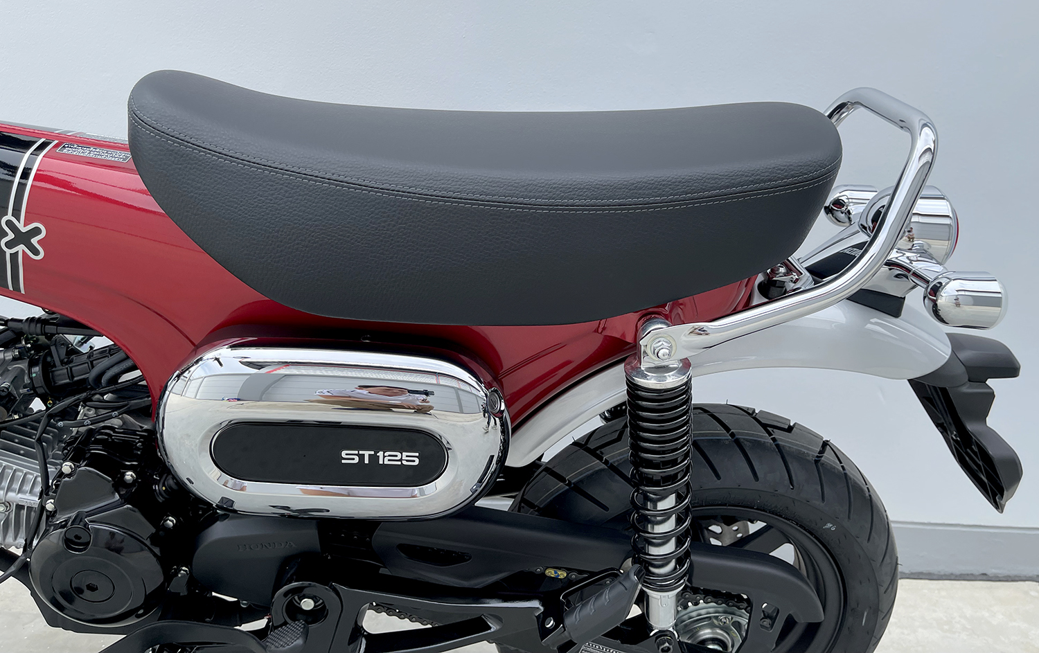 Honda Dax ST125 ABS 2023 màu đỏ chính hãng