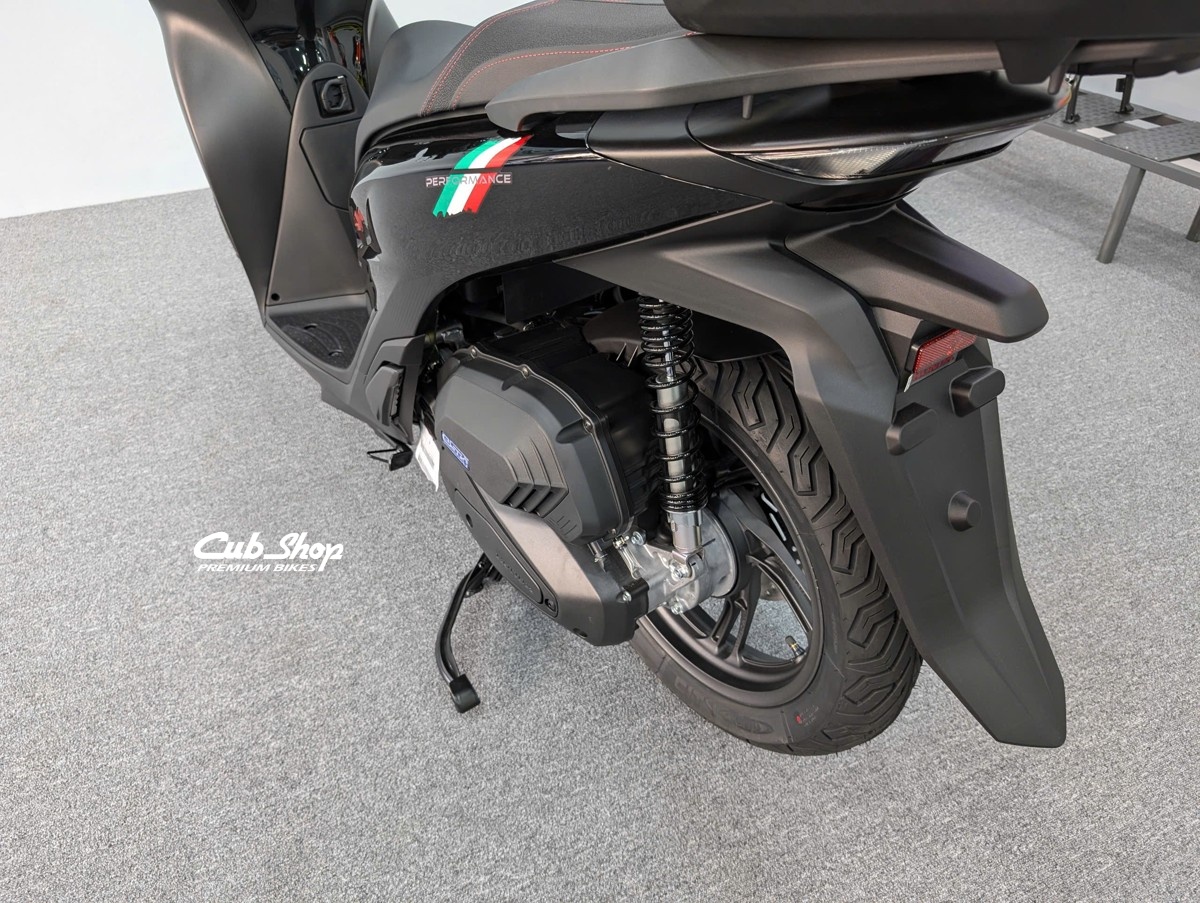 Bộ sưu tập hình ảnh xe Honda Sh150i Sport 2025 màu đen bùng nổ tại Việt Nam